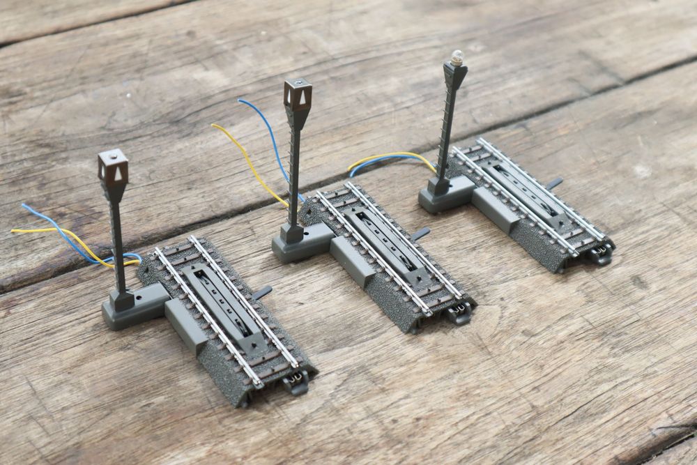 Märklin 6 x El. Entkupplungsgleis 24997 & Prellbock C-Gleis (Gebraucht ...