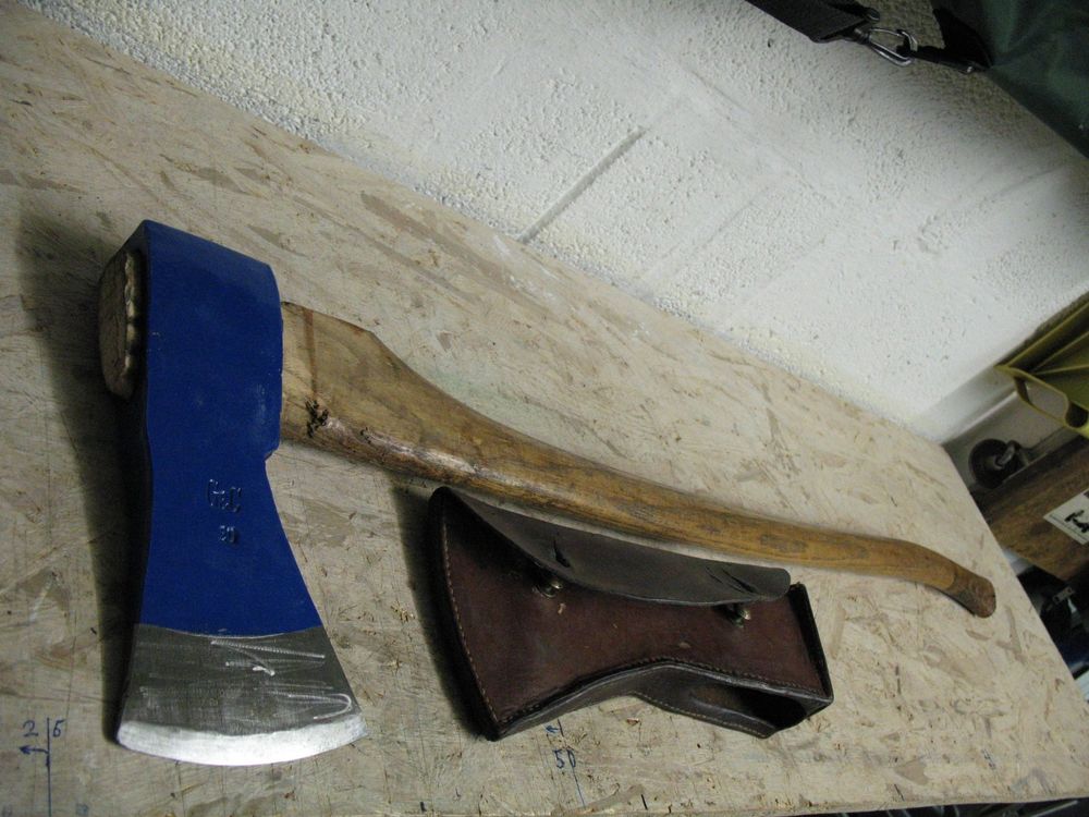 Axt mit Lederscheide | Kaufen auf Ricardo