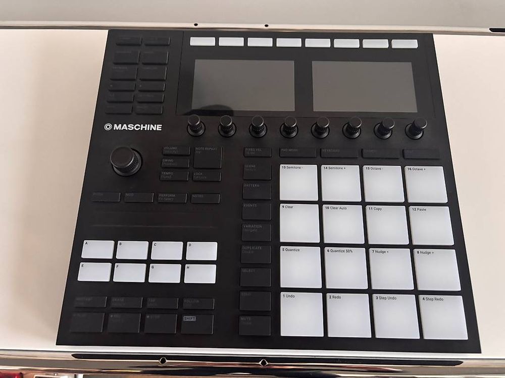 Native Instruments Maschine MK3 excellent état (D'occasion) à Lausanne ...
