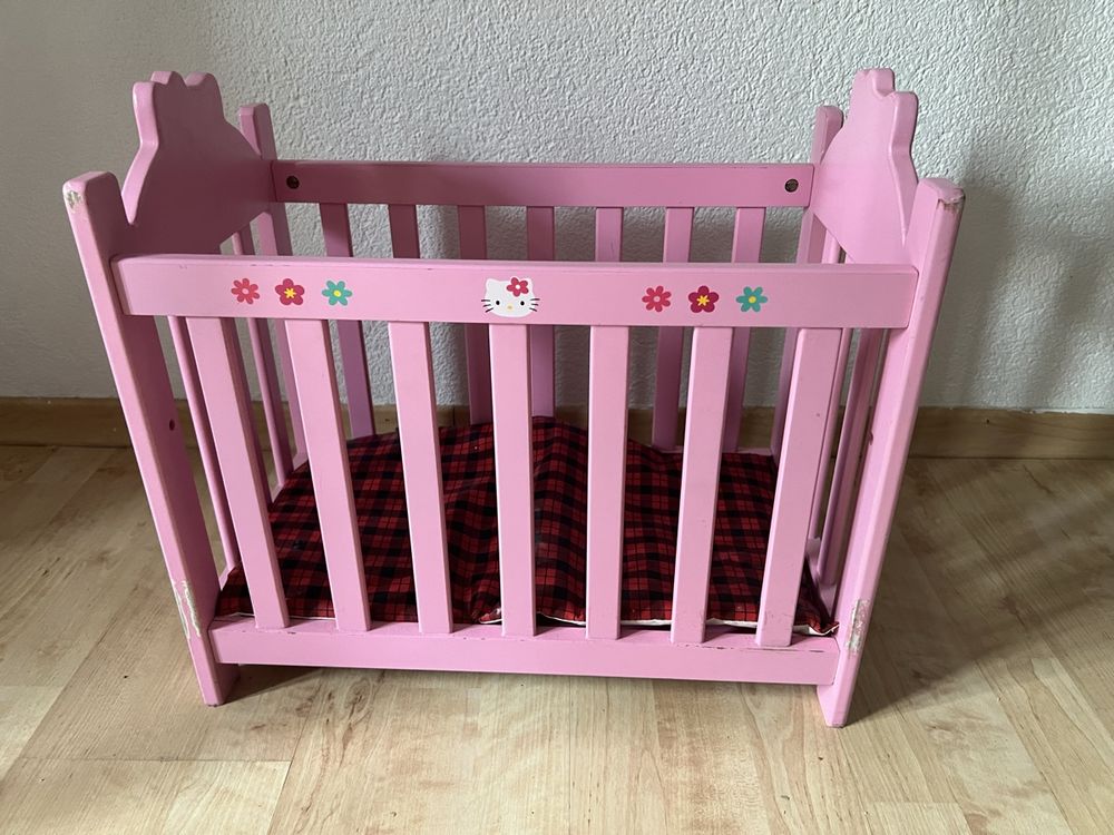 Pink Hello Kitty Wooden Doll Crib Bed (Gebraucht) in Zürich für CHF 9 ...