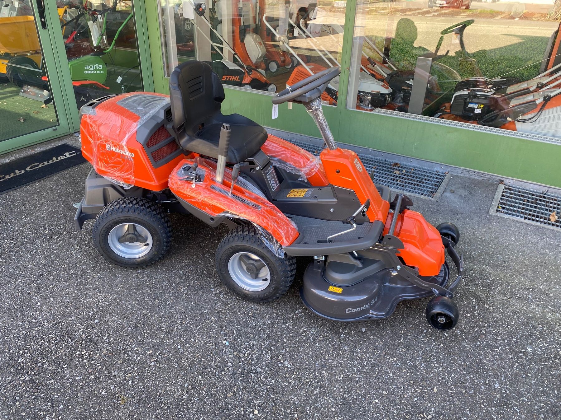 Husqvarna Aufsitzmäher Rider R 214 TC Preis verhandelbar (Neu (gemäss ...