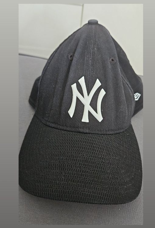 NY Cape (Gebraucht) in Suhr für CHF 7 – mit Lieferung auf Ricardo kaufen