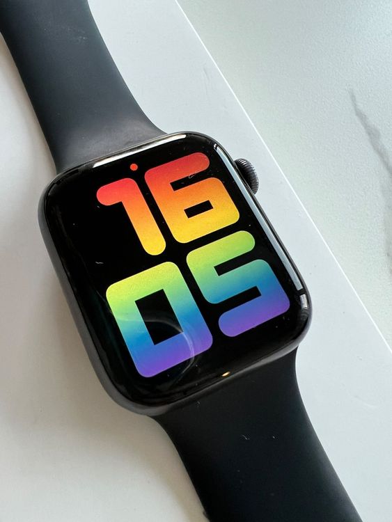 Apple Watch Series 4 (44 mm, Space Grey Aluminium Case) (Gebraucht) in ...