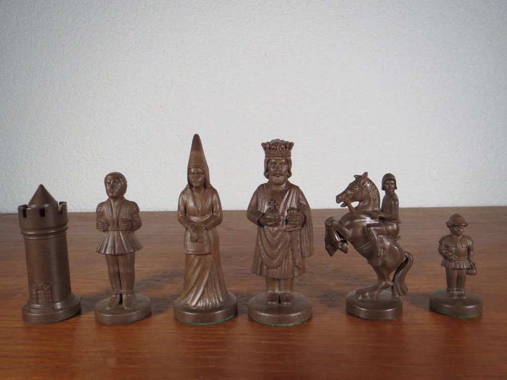 Altes Mittelalter Schachspiel HUK Chess (Gebraucht) in Münchenbuchsee ...