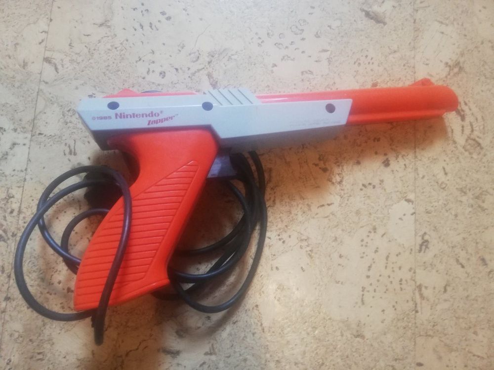 Nitendo zapper pistole NES (Gebraucht) in langenthal für CHF 20 – mit ...