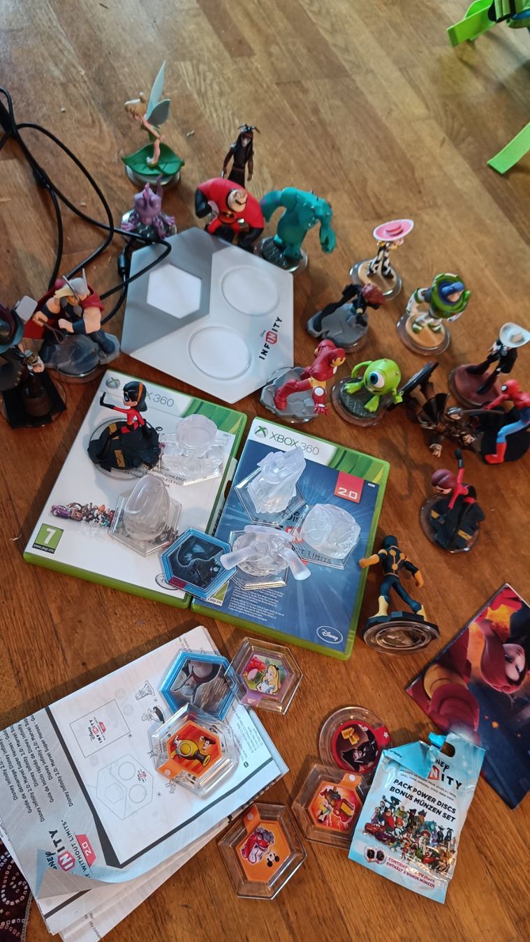 Disney Infinity Figuren, Xbox 360 Games - riesiges set (Gebraucht) in ...