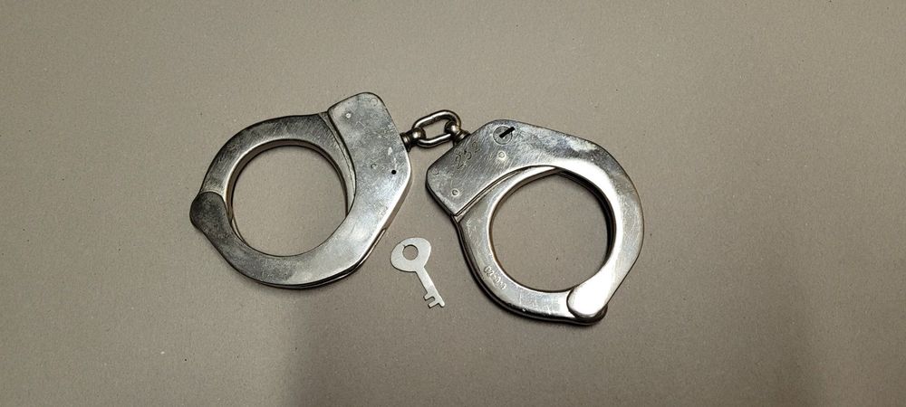 Menotte de police matériel original top qualité avec sa clé | Kaufen ...