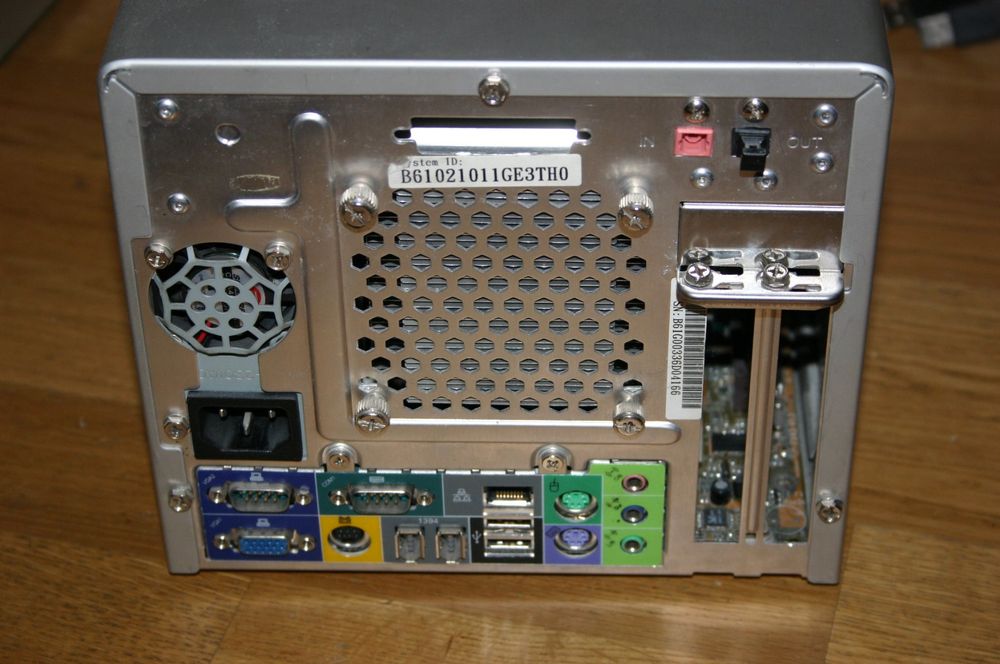 Shuttle X Barebone mit dem seltenen XP SP3 inkl. Monitor (Gebraucht) in ...