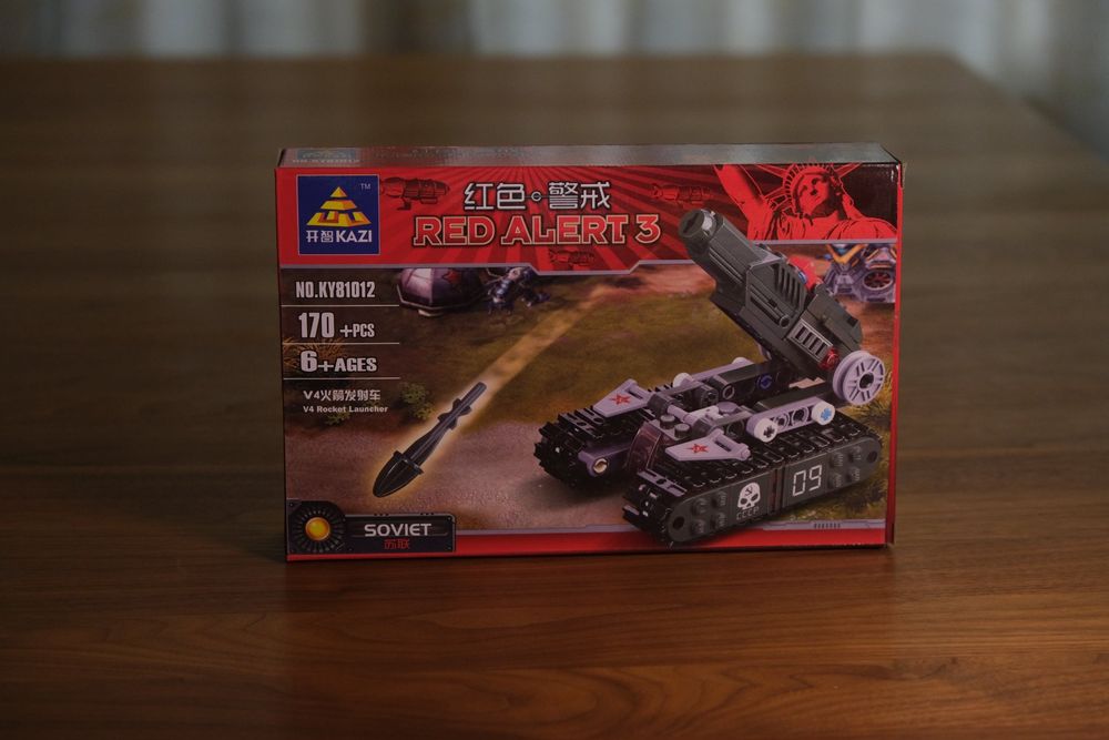 Red Alert 3 V4 Rocket Launcher NO.KY81012 (Neu und originalverpackt) in ...