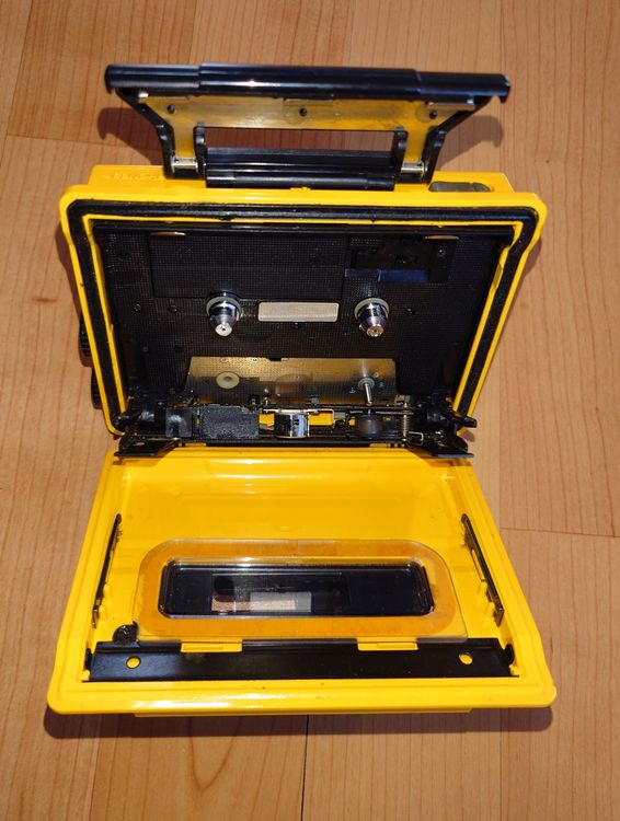 SONY WALKMAN WM-F5 SPORTS von 1983. Mit FM Radio. Rarität. (Gebraucht ...