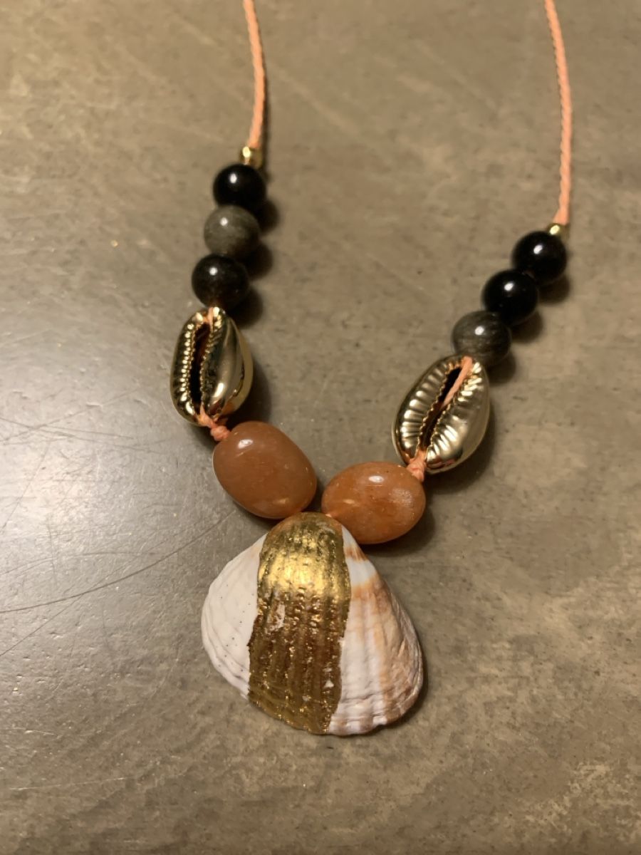 Joli collier artisanal coquillage, obsidiennes, aventurines (Neuf avec ...