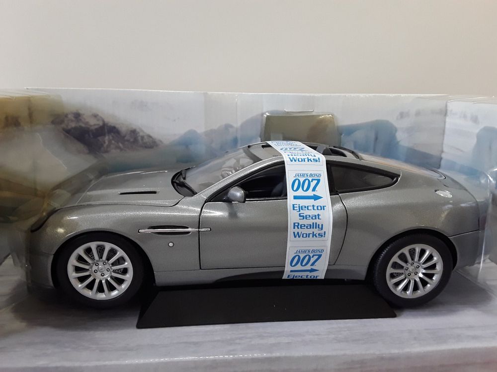 Aston Martin V12 Vanquish __ James BOND 007 __ metall _1:18 (Neu ...