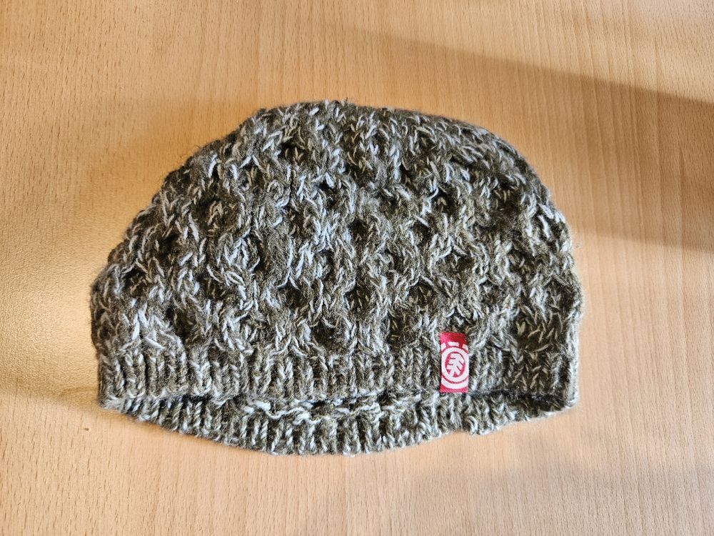 Warme Strickmütze von Element, perfekt für den Winter! (Gebraucht) in ...