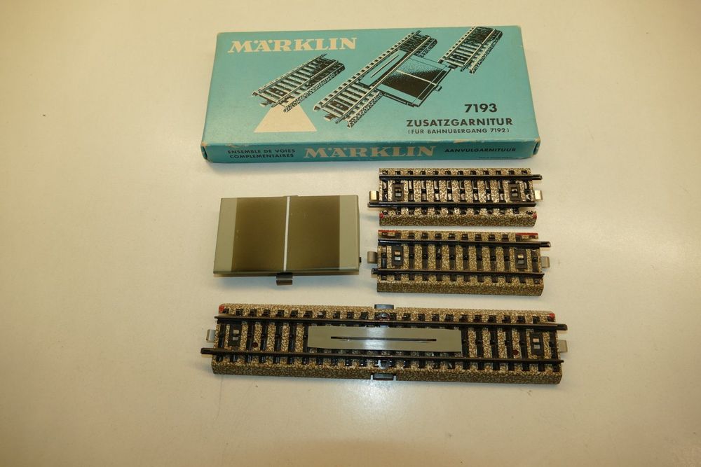 Märklin H0: Zusatzgarnitur zu Bahnübergang 7192 (Neu (gemäss ...