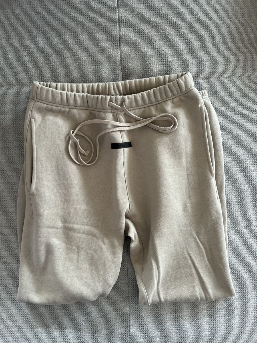 Ensemble Essentials (D'occasion) à Fribourg pour CHF 50 – avec ...