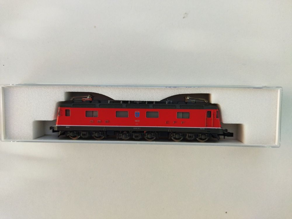 E-Lok Re 6/6 "11672 Balerna" rot der SBB von Hobbytrain N (Neu und ...