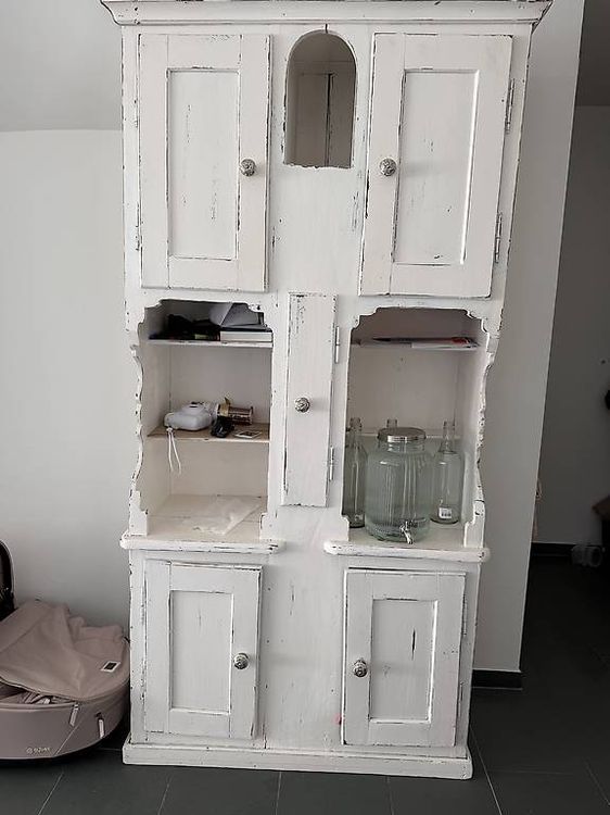 Charmanter Shabb y Chic Landhaus-Schrank aus echtem Holz (Gebraucht) in ...