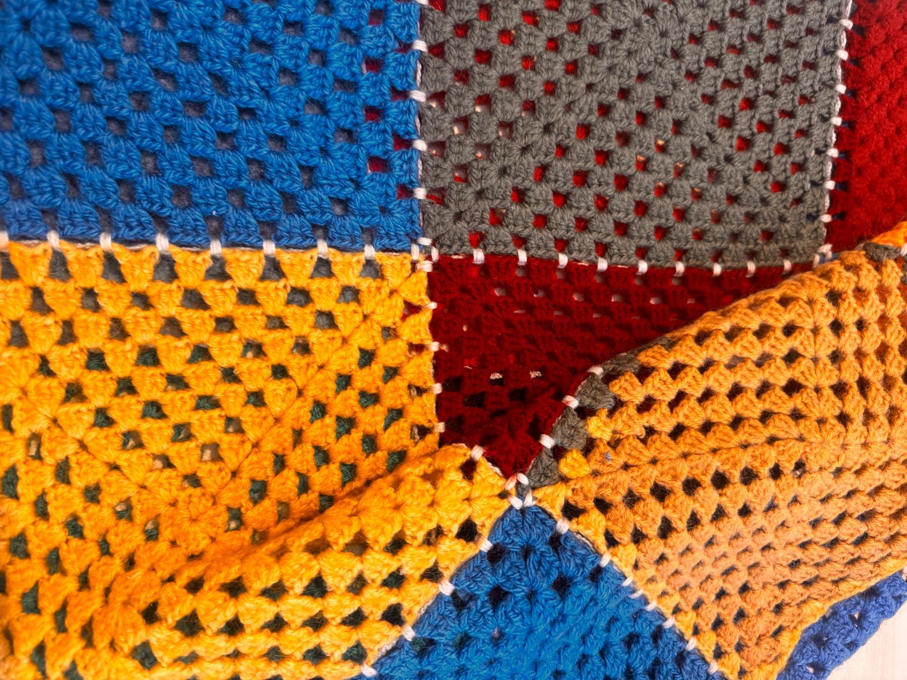 Handgestrickte Wolldecke, Granny Squares, 95 x 150 cm (Gebraucht) in ...