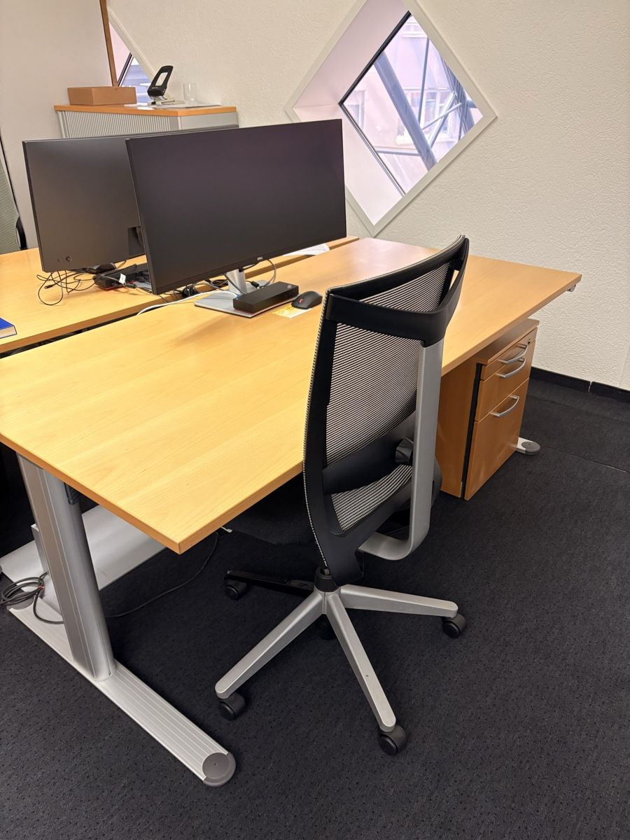 Bureau prof électrique réglable en hauteur. Très bon état. (Gebraucht ...