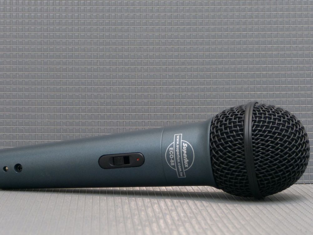 Superlux Eco88 Dynamic Vocal Microphone 80-12.000 Hz 500 Hz (Gebraucht ...