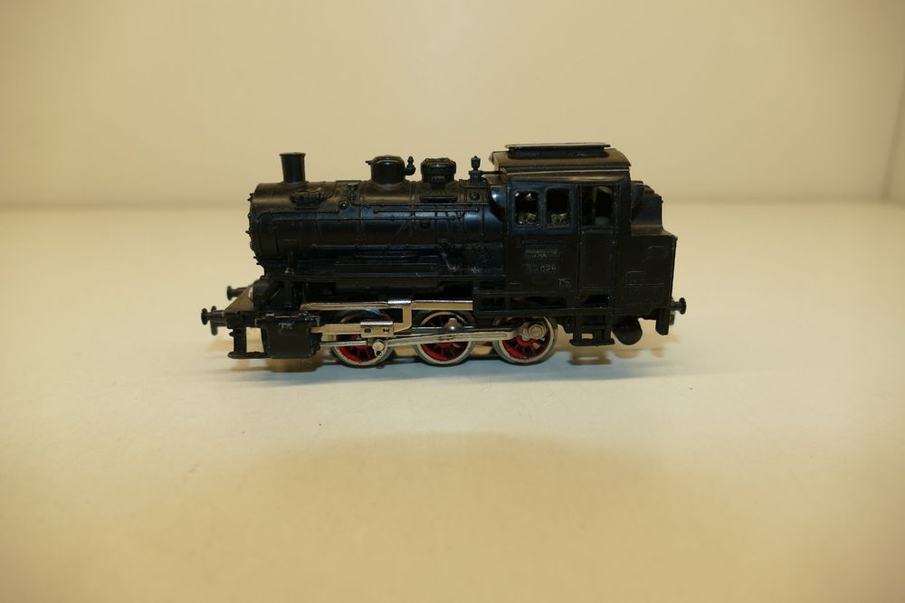 Märklin H0: DB Tenderdampflok BR89 (Defekt) in Niederhasli für CHF 8 – mit Lieferung auf Ricardo ...