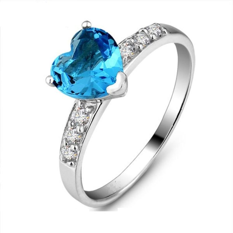 Fingerring mit Zirkonia-Herz 54 (Neu und originalverpackt) in Ebikon für CHF 4 – mit Lieferung ...