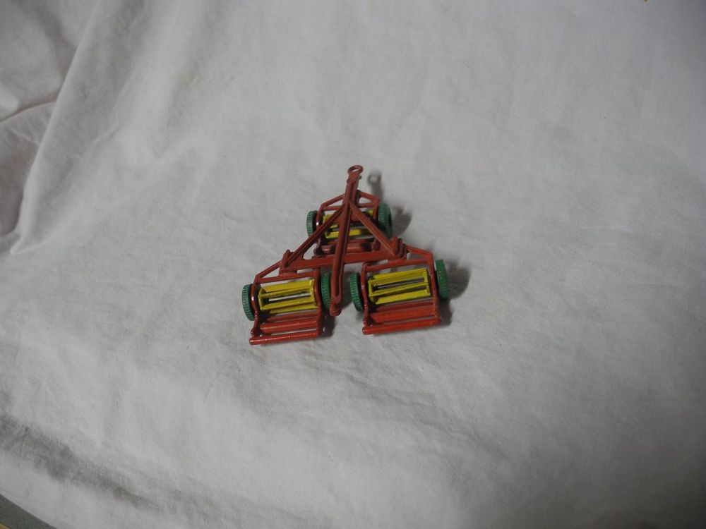 DINKY TOYS NR. 323 MÄHER TRIPLE GANG MOVER MINIM BESPIELT (Gebraucht ...