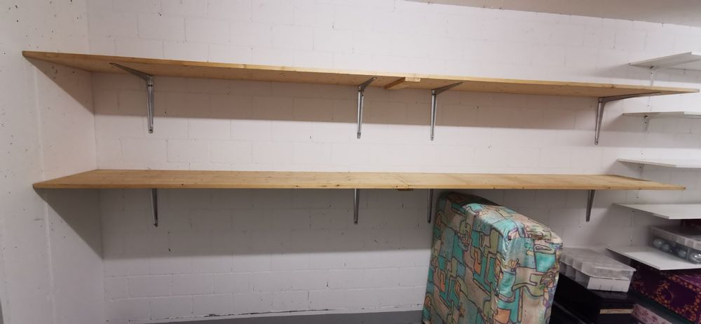 4 HOLZTABLARE À 182CM MIT JE 2 WINKEL PREIS PRO TABLAR (Gebraucht) in Aadorf für CHF 15 – nur ...