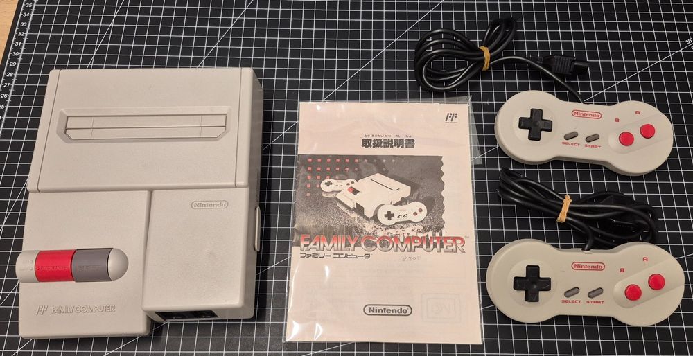 Nintendo Famicom AV Japan dans son carton + 1 jeu (D'occasion) à Blonay pour CHF 200 – avec ...