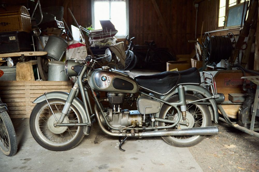 Elegantes Oldtimer Motorrad Scheunenfund Ebenbild