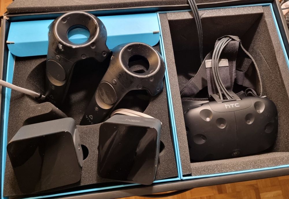 HTC Vive Complete Set | Headset + Controllers + Base Station (Gebraucht ...