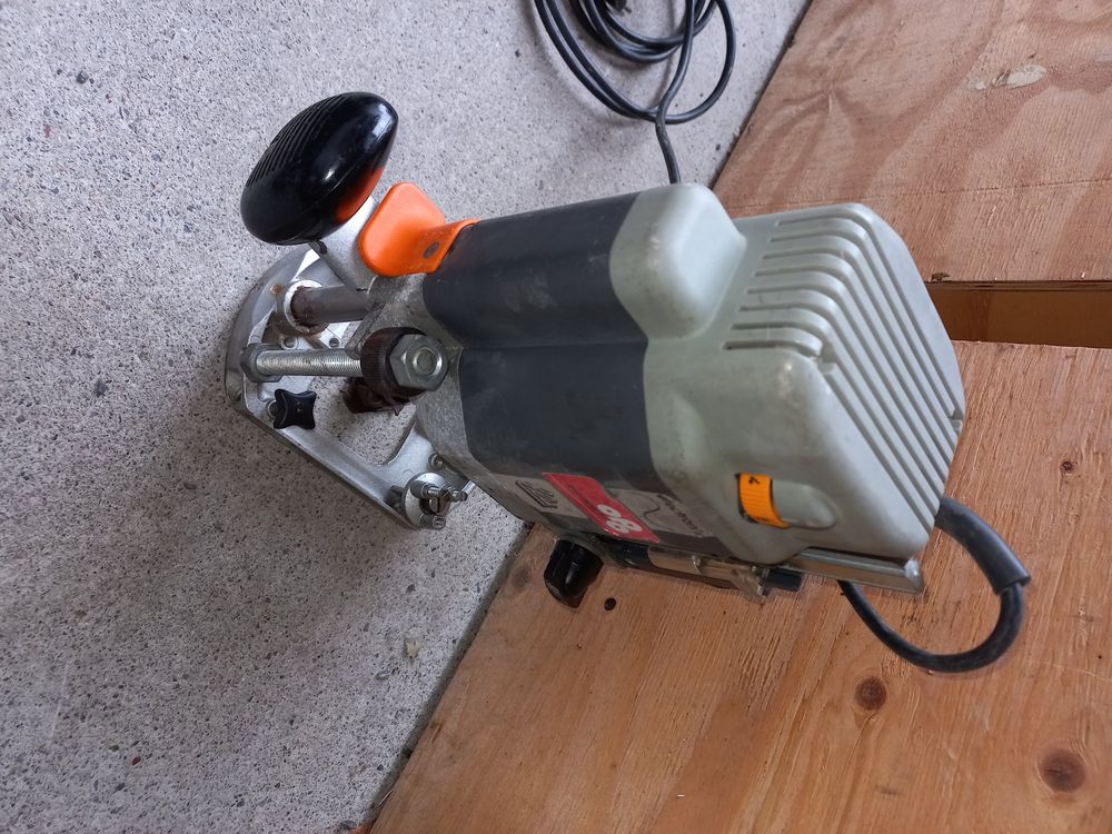 ELU Oberfräse electronic MOF177 (Gebraucht) in Zihlschlacht für CHF 76. ...