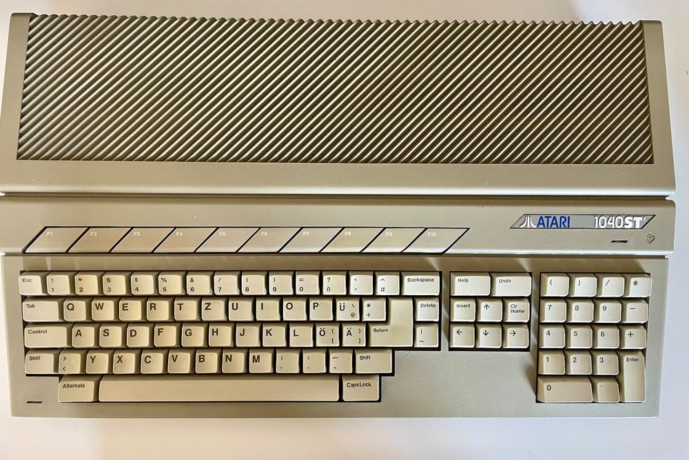 Atari 1040 STE mit SM146 Monitor ink. Midi Software Notator (Gebraucht ...