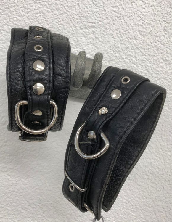 Leder Handschellen Armbinden Domina-Spiele Nieten Band | Kaufen auf Ricardo