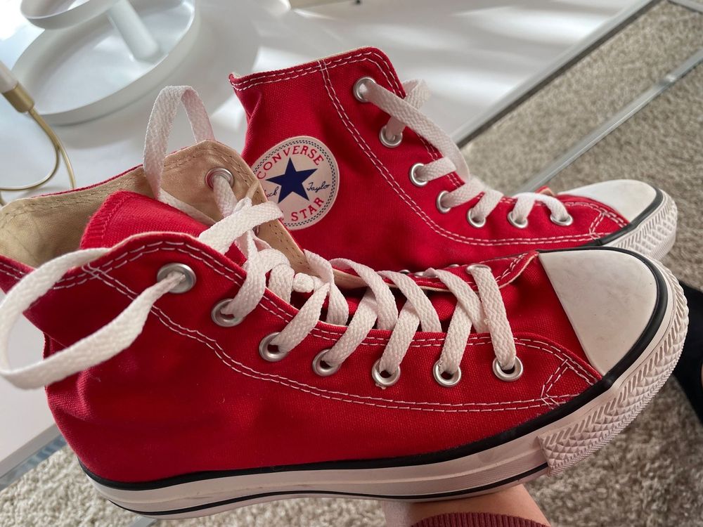 Converse Allstars rot (Gebraucht) in Unterlunkhofen für CHF 25 – mit ...