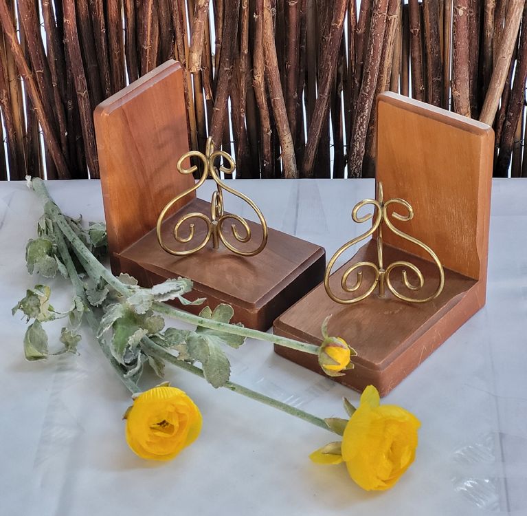 🏵 2 Vintage Buchstützen Messing/Holz vermutlich Weho 70er (Gebraucht) in Buttikon SZ für CHF 18 ...