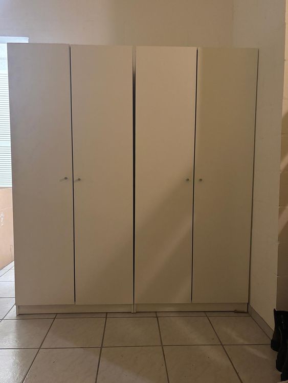Zwei Schränke weiss (Gebraucht) in Neuenhof für CHF 80 – nur Abholung ...