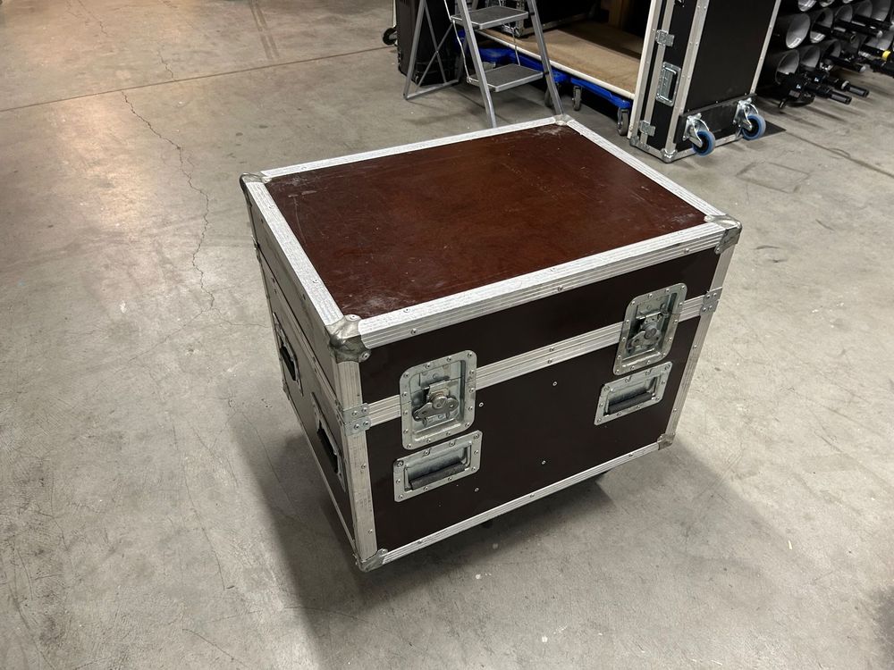 Robuster Transportkoffer mit Rollen und Einlagen (Gebraucht) in ...