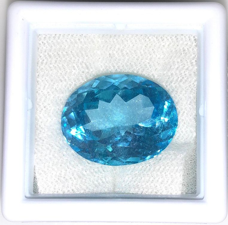 Topaze ovale Swiss Blue 17x13 mm - Valeur 300.- Fr (Neuf (Voir ...