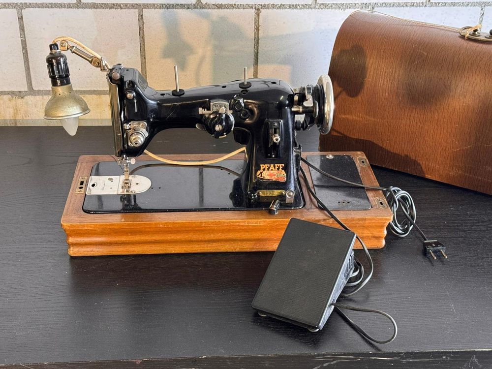 Pfaff 130-6 Nähmaschine mit Motor, Pedal & Koffer – Vintage (Gebraucht ...