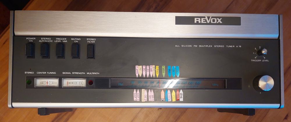 Revox A76 Stereo FM Tuner mit Holzgehäuse | Kaufen auf Ricardo
