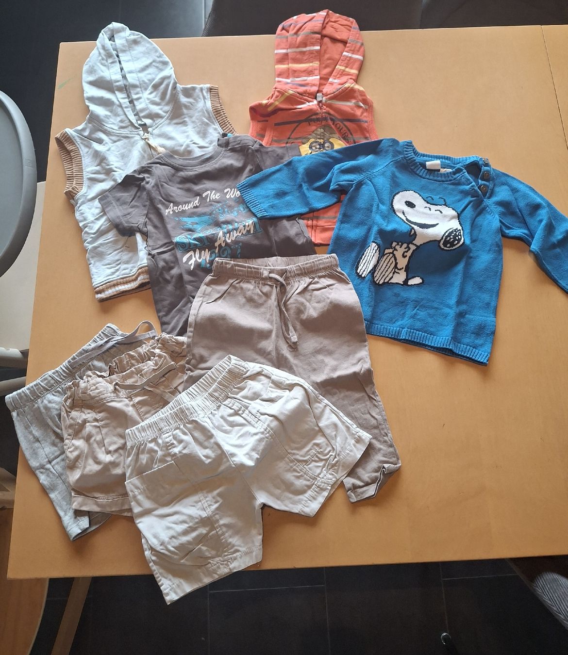 Kleiderpaket gr.80 (Gebraucht) in Kerns für CHF 8 – mit Lieferung auf Ricardo kaufen