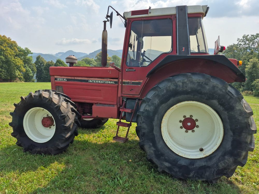International 1255 XL Traktor, ab MFK (Gebraucht) in Langenbruck für ...