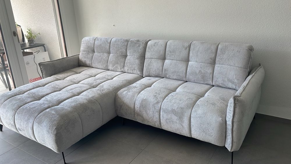 Grosses Ecksofa mit Schlaffunktion (Neu (gemäss Beschreibung)) in Zizers für CHF 1300 – nur ...