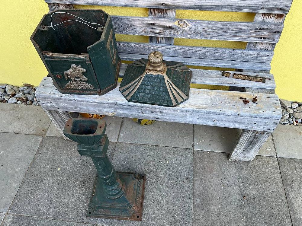 Boîte aux lettres ancienne en fonte (Defekt) in Payerne für CHF 1 – nur ...