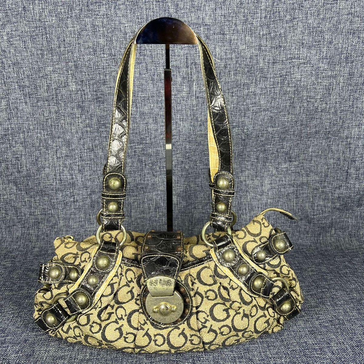 Guess Handtasche/Schultertasche mit Nieten - Top Zustand! (Neu (gemäss ...