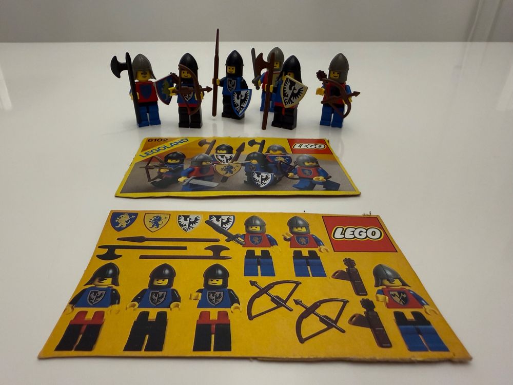 LEGO Castle 6102 Castle Mini-Figures (Lions & Black Falcons) (Gebraucht ...