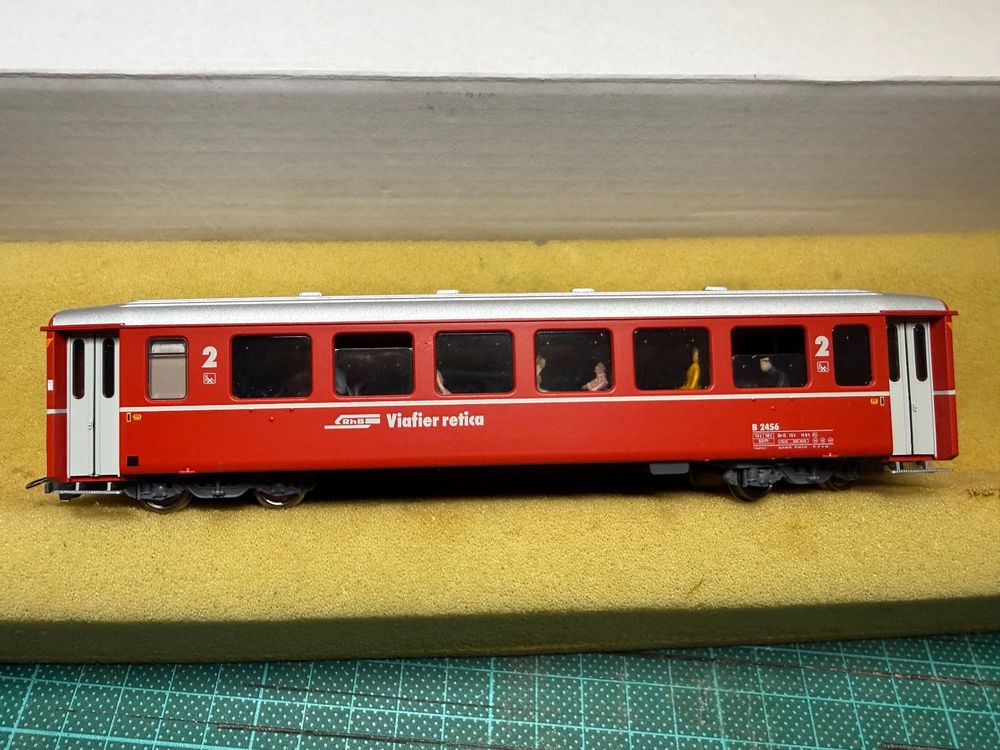 Bemo 3255 146 RhB B 2456 EW I BB rot, Personen in OVP. (Gebraucht) in ...