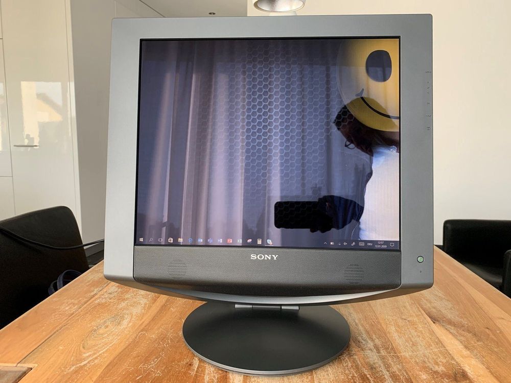 Sony SDM-HX95 TFT LCD 19" Monitor (Gebraucht) in Zug für CHF 30 – nur ...