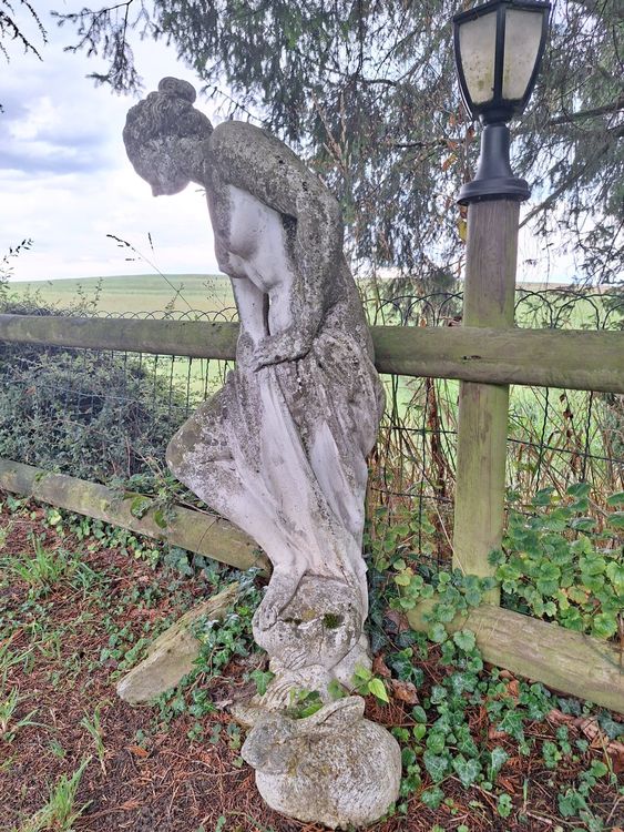 Gartenfigur Frau ( Venus ) aus Steinguss (Gebraucht) in Heimberg für ...